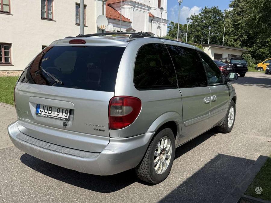 Pelēks Chrysler Voyager 2006 Viļņa, ar dzinēja tilpumu 2.78 L un nobraukumu 350 tūkst. km par 1550 €, foto 6 vietnē AUTOMOTO.COM.LV
