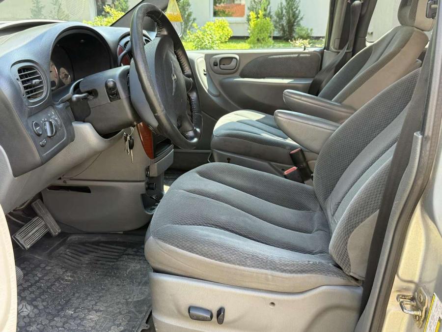 Pelēks Chrysler Voyager 2006 Viļņa, ar dzinēja tilpumu 2.78 L un nobraukumu 350 tūkst. km par 1550 €, foto 7 vietnē AUTOMOTO.COM.LV