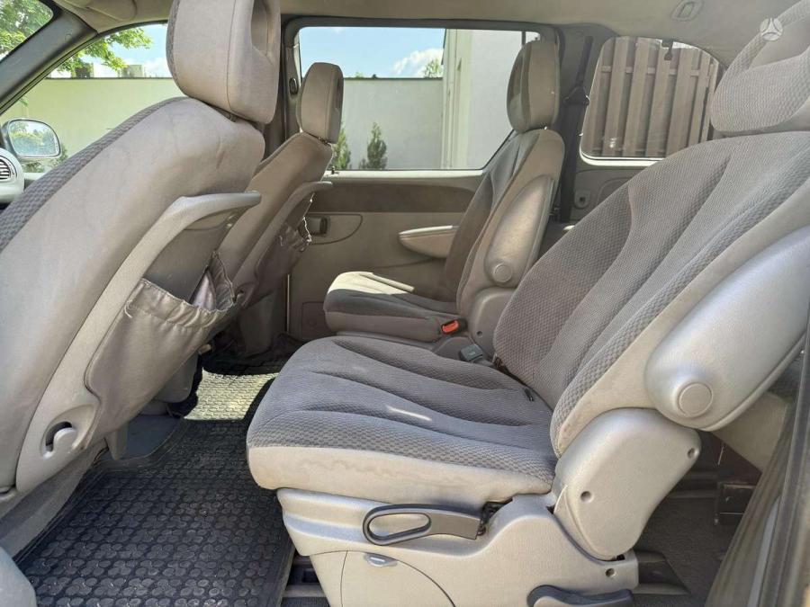 Pelēks Chrysler Voyager 2006 Viļņa, ar dzinēja tilpumu 2.78 L un nobraukumu 350 tūkst. km par 1550 €, foto 9 vietnē AUTOMOTO.COM.LV