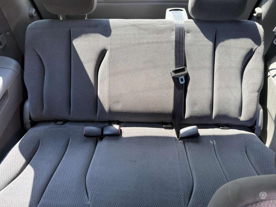 Pelēks Chrysler Voyager 2006 Viļņa, ar dzinēja tilpumu 2.78 L un nobraukumu 350 tūkst. km par 1550 €, foto 10 vietnē AUTOMOTO.COM.LV