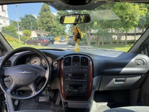 Pelēks Chrysler Voyager 2006 Viļņa, ar dzinēja tilpumu 2.78 L un nobraukumu 350 tūkst. km par 1550 €, foto 11 vietnē AUTOMOTO.COM.LV