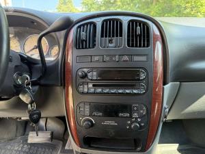 Pelēks Chrysler Voyager 2006 Viļņa, ar dzinēja tilpumu 2.78 L un nobraukumu 350 tūkst. km par 1550 €, foto 12 vietnē AUTOMOTO.COM.LV
