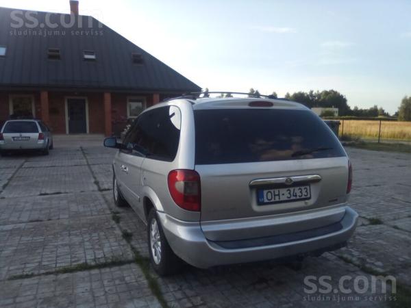 Grey Chrysler Voyager 2006 in Cesis, with an engine capacity of 2.80 L and mileage of 248 thousand km for 2700 €, photo 2 on AUTOMOTO.COM.LV
