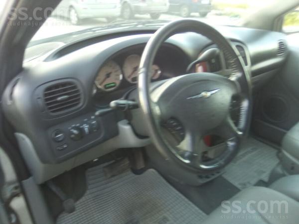 Grey Chrysler Voyager 2006 in Cesis, with an engine capacity of 2.80 L and mileage of 248 thousand km for 2700 €, photo 6 on AUTOMOTO.COM.LV