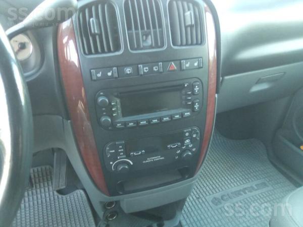 Grey Chrysler Voyager 2006 in Cesis, with an engine capacity of 2.80 L and mileage of 248 thousand km for 2700 €, photo 7 on AUTOMOTO.COM.LV