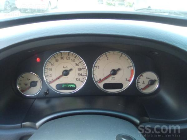 Grey Chrysler Voyager 2006 in Cesis, with an engine capacity of 2.80 L and mileage of 248 thousand km for 2700 €, photo 8 on AUTOMOTO.COM.LV