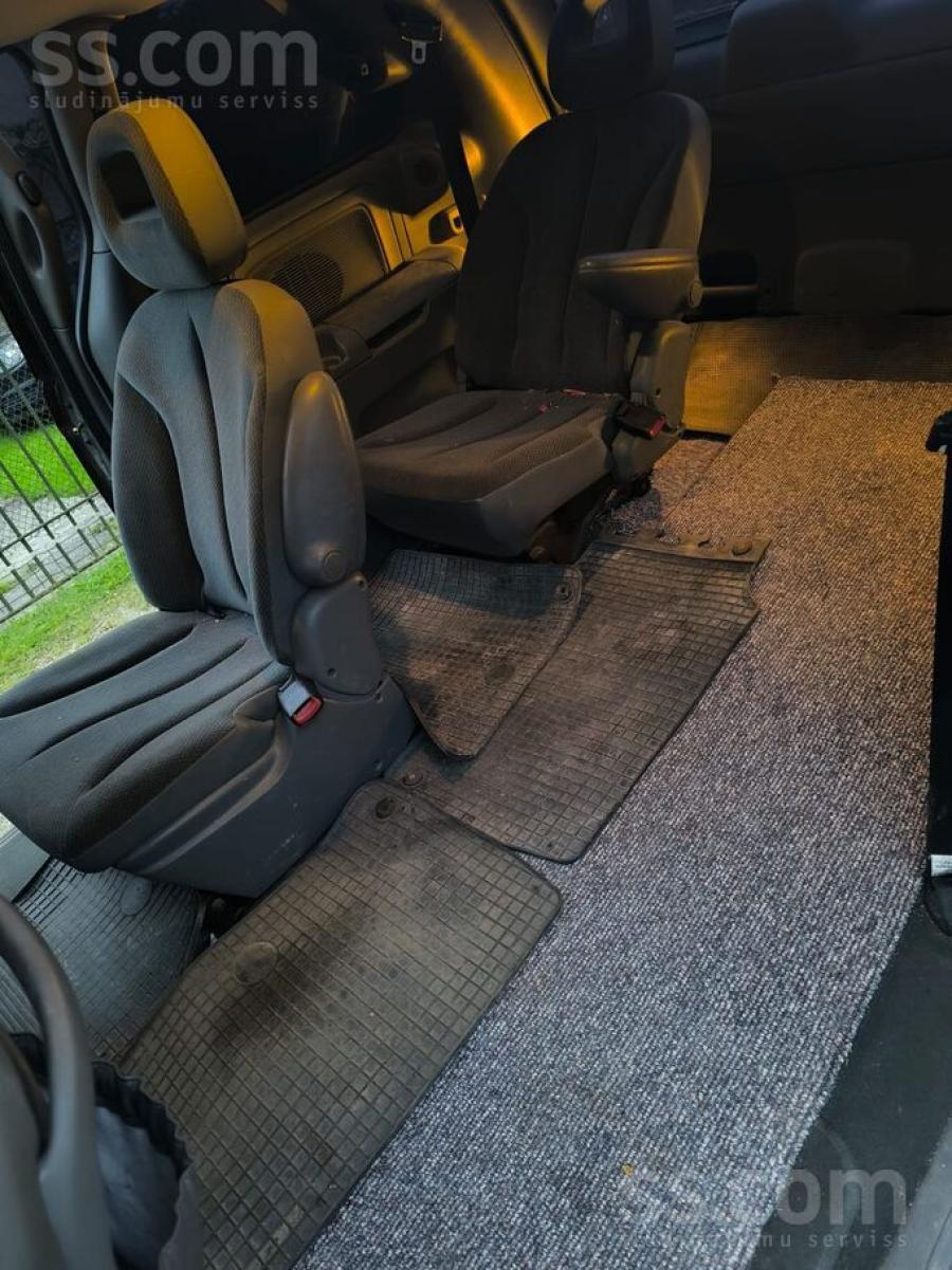 Pelēks Chrysler Voyager 2006 Ogre, ar dzinēja tilpumu 2.80 L un nobraukumu 294 tūkst. km par 650 €, foto 9 vietnē AUTOMOTO.COM.LV