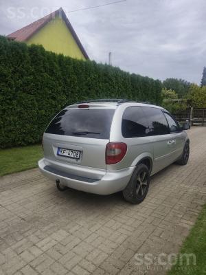 Pelēks Chrysler Voyager 2006 Rīga, ar dzinēja tilpumu 2.80 L un nobraukumu 315 tūkst. km par 2100 €, foto  vietnē AUTOMOTO.COM.LV