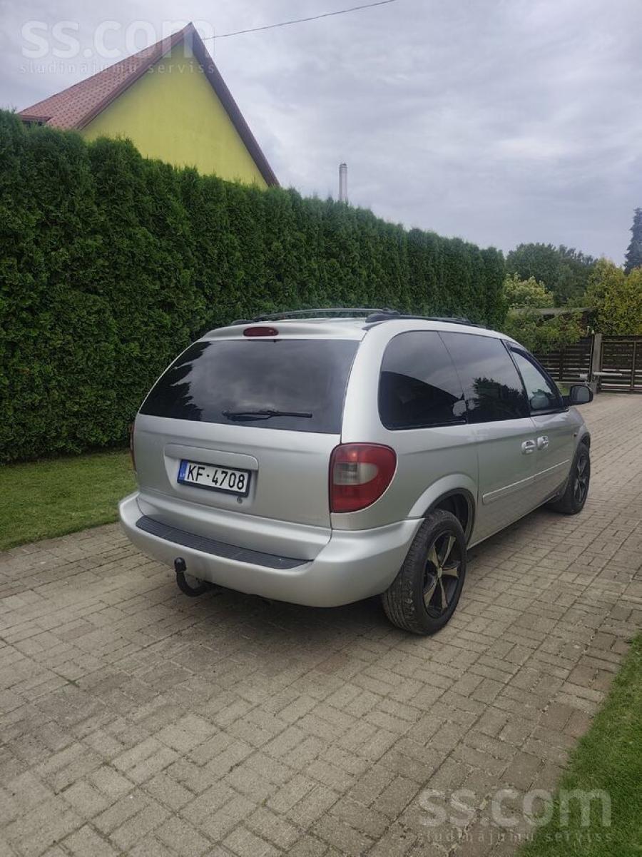 Pelēks Chrysler Voyager 2006 Rīga, ar dzinēja tilpumu 2.80 L un nobraukumu 315 tūkst. km par 2100 €, foto 1 vietnē AUTOMOTO.COM.LV