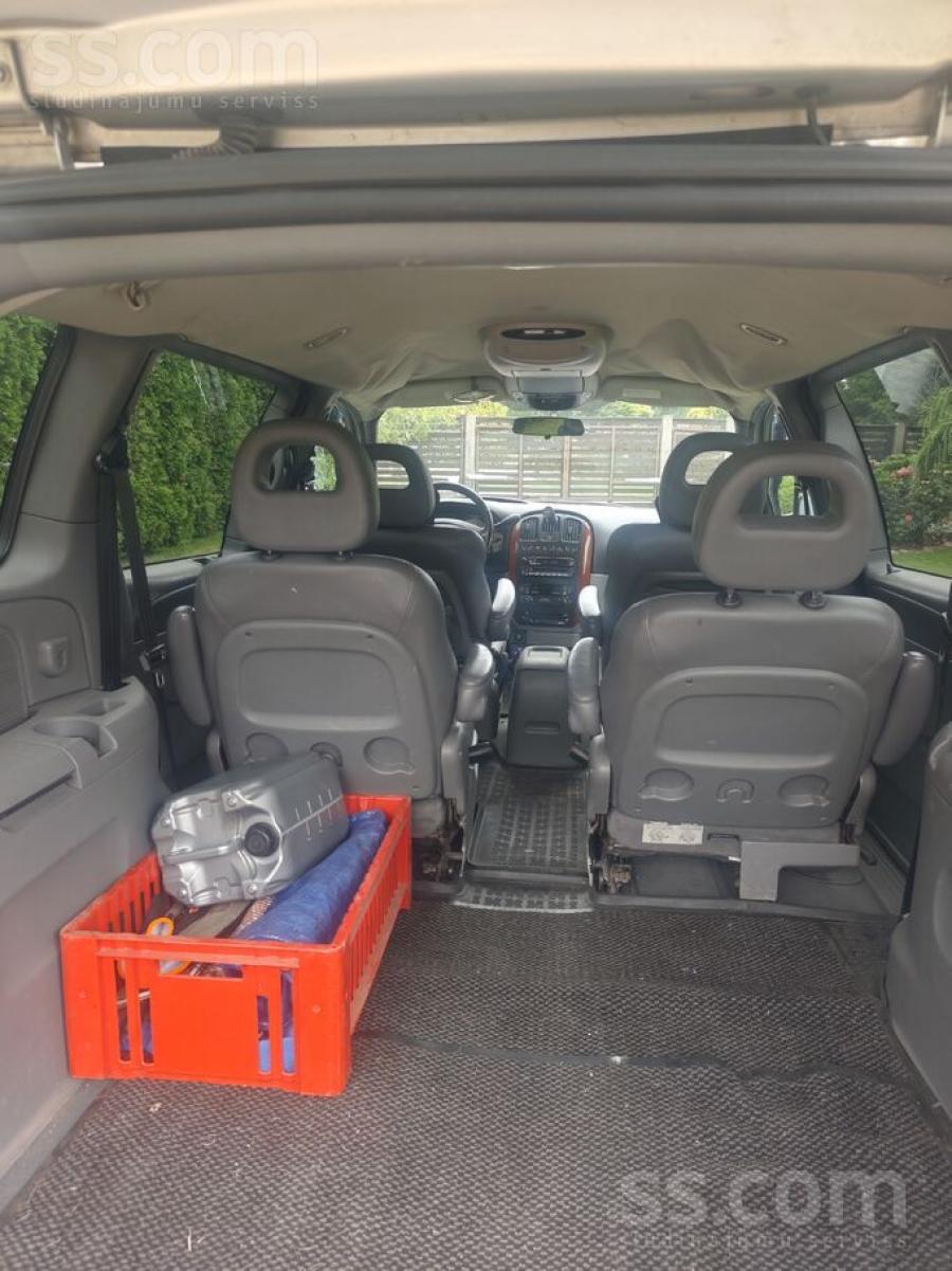 Pelēks Chrysler Voyager 2006 Rīga, ar dzinēja tilpumu 2.80 L un nobraukumu 315 tūkst. km par 2100 €, foto 5 vietnē AUTOMOTO.COM.LV