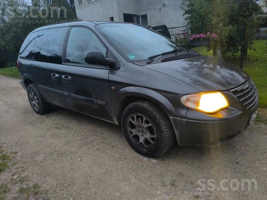 Grey Chrysler Voyager 2006 in Ogre, with an engine capacity of 2.80 L and mileage of 290 thousand km for 650 €, photo 6 on AUTOMOTO.COM.LV