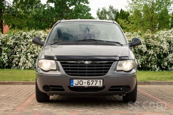 Grey Chrysler Voyager 2006 in Jelgava, with an engine capacity of 2.80 L and mileage of 307 thousand km for 2250 €, photo 3 on AUTOMOTO.COM.LV