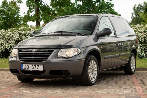 Grey Chrysler Voyager 2006 in Jelgava, with an engine capacity of 2.80 L and mileage of 307 thousand km for 2250 €, photo 4 on AUTOMOTO.COM.LV