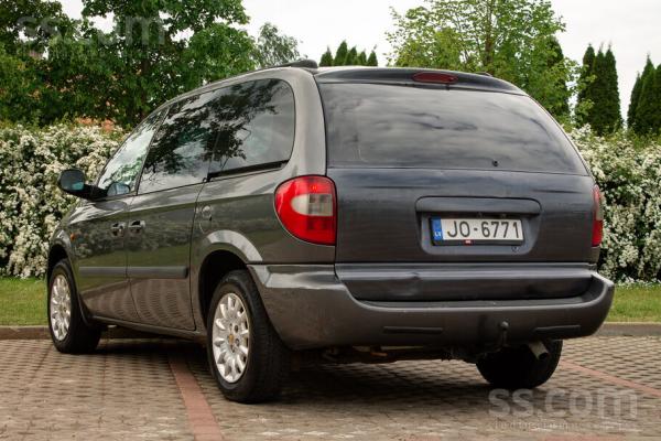 Grey Chrysler Voyager 2006 in Jelgava, with an engine capacity of 2.80 L and mileage of 307 thousand km for 2250 €, photo 5 on AUTOMOTO.COM.LV
