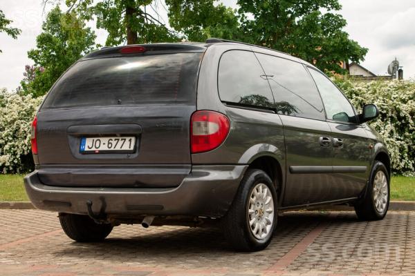 Grey Chrysler Voyager 2006 in Jelgava, with an engine capacity of 2.80 L and mileage of 307 thousand km for 2250 €, photo 7 on AUTOMOTO.COM.LV