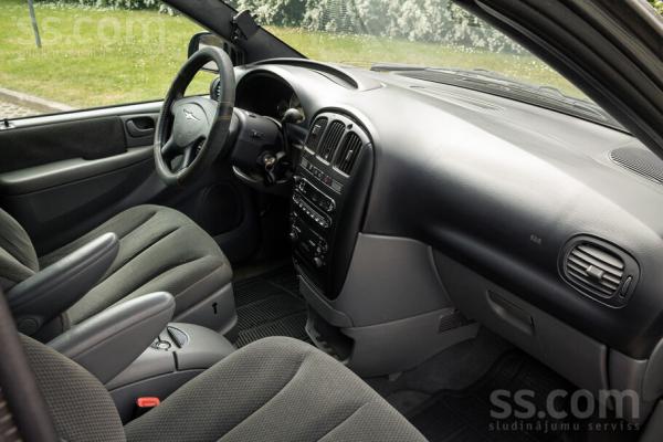 Grey Chrysler Voyager 2006 in Jelgava, with an engine capacity of 2.80 L and mileage of 307 thousand km for 2250 €, photo 9 on AUTOMOTO.COM.LV