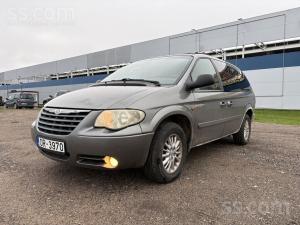 Pelēks Chrysler Voyager 2006 Daugavpils, ar dzinēja tilpumu 2.80 L un nobraukumu 384 tūkst. km par 975 €, foto  vietnē AUTOMOTO.COM.LV