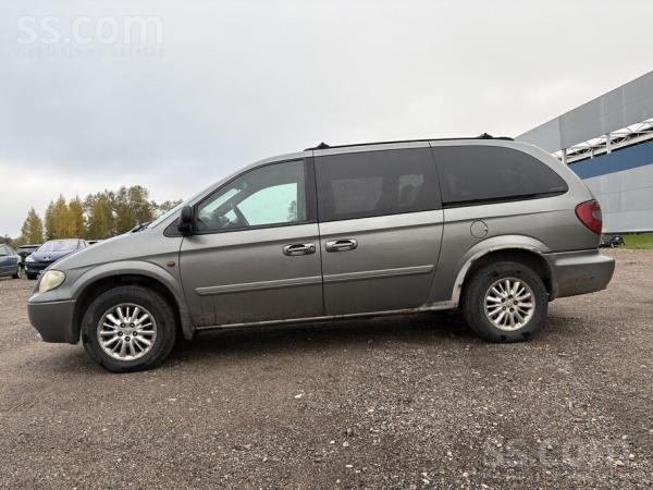 Grey Chrysler Voyager 2006 in Daugavpils, with an engine capacity of 2.80 L and mileage of 384 thousand km for 975 €, photo 3 on AUTOMOTO.COM.LV