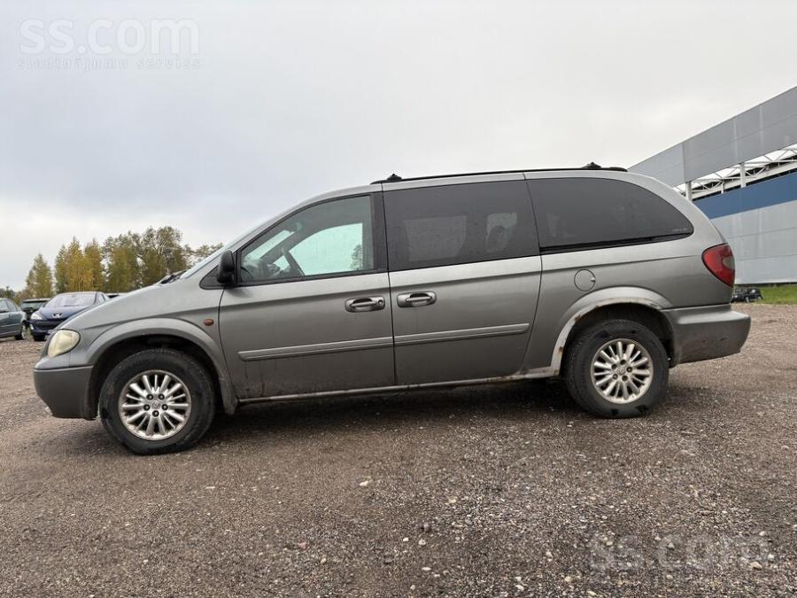 Grey Chrysler Voyager 2006 in Daugavpils, with an engine capacity of 2.80 L and mileage of 384 thousand km for 975 €, photo 3 on AUTOMOTO.COM.LV