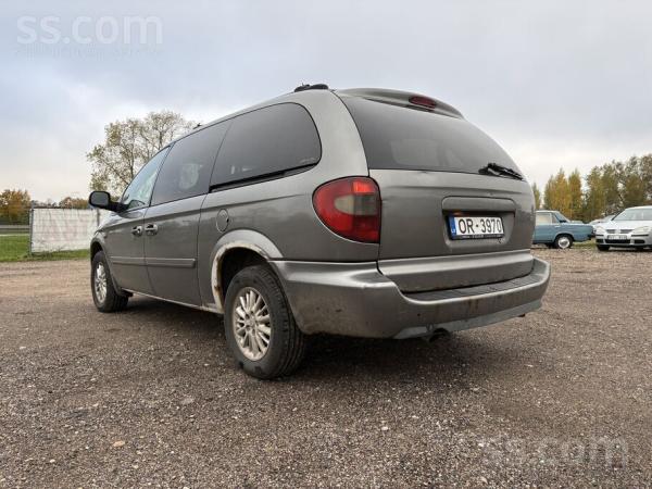 Grey Chrysler Voyager 2006 in Daugavpils, with an engine capacity of 2.80 L and mileage of 384 thousand km for 975 €, photo 4 on AUTOMOTO.COM.LV