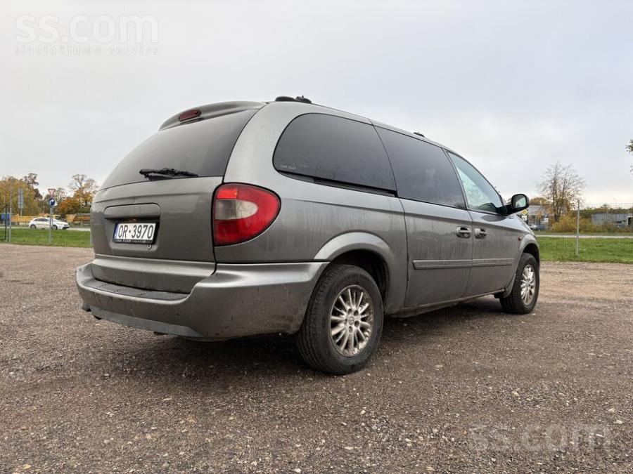 Grey Chrysler Voyager 2006 in Daugavpils, with an engine capacity of 2.80 L and mileage of 384 thousand km for 975 €, photo 6 on AUTOMOTO.COM.LV