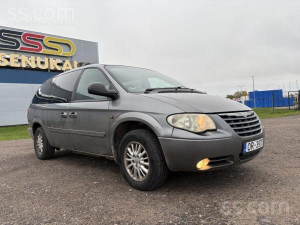 Grey Chrysler Voyager 2006 in Daugavpils, with an engine capacity of 2.80 L and mileage of 384 thousand km for 975 €, photo 8 on AUTOMOTO.COM.LV