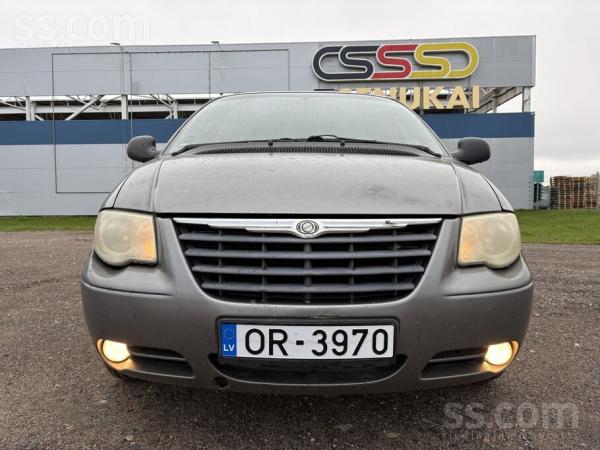 Grey Chrysler Voyager 2006 in Daugavpils, with an engine capacity of 2.80 L and mileage of 384 thousand km for 975 €, photo 9 on AUTOMOTO.COM.LV