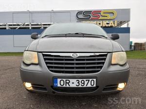 Grey Chrysler Voyager 2006 in Daugavpils, with an engine capacity of 2.80 L and mileage of 384 thousand km for 975 €, photo 9 on AUTOMOTO.COM.LV