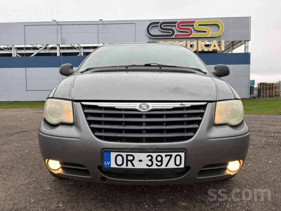Grey Chrysler Voyager 2006 in Daugavpils, with an engine capacity of 2.80 L and mileage of 384 thousand km for 975 €, photo 9 on AUTOMOTO.COM.LV