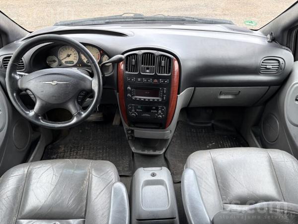 Grey Chrysler Voyager 2006 in Daugavpils, with an engine capacity of 2.80 L and mileage of 384 thousand km for 975 €, photo 10 on AUTOMOTO.COM.LV
