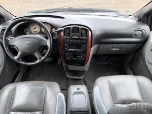 Grey Chrysler Voyager 2006 in Daugavpils, with an engine capacity of 2.80 L and mileage of 384 thousand km for 975 €, photo 10 on AUTOMOTO.COM.LV