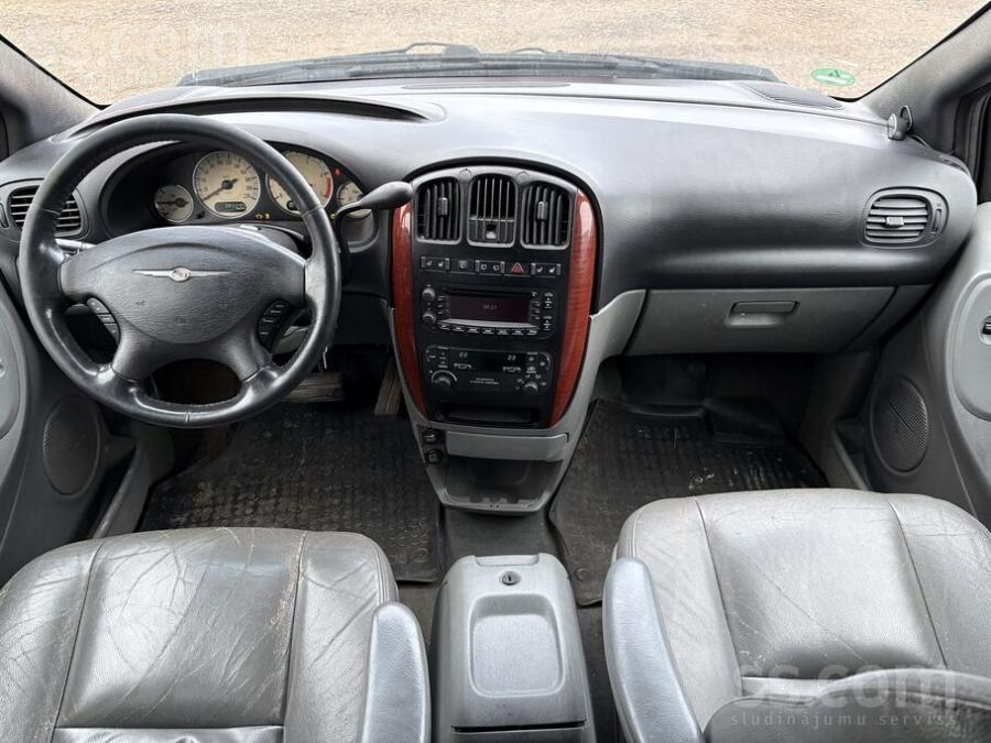 Grey Chrysler Voyager 2006 in Daugavpils, with an engine capacity of 2.80 L and mileage of 384 thousand km for 975 €, photo 10 on AUTOMOTO.COM.LV