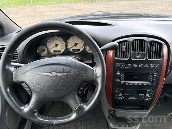 Grey Chrysler Voyager 2006 in Daugavpils, with an engine capacity of 2.80 L and mileage of 384 thousand km for 975 €, photo 11 on AUTOMOTO.COM.LV