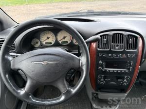 Grey Chrysler Voyager 2006 in Daugavpils, with an engine capacity of 2.80 L and mileage of 384 thousand km for 975 €, photo 11 on AUTOMOTO.COM.LV