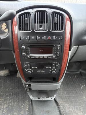 Grey Chrysler Voyager 2006 in Daugavpils, with an engine capacity of 2.80 L and mileage of 384 thousand km for 975 €, photo 13 on AUTOMOTO.COM.LV