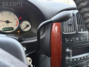 Grey Chrysler Voyager 2006 in Daugavpils, with an engine capacity of 2.80 L and mileage of 384 thousand km for 975 €, photo 16 on AUTOMOTO.COM.LV