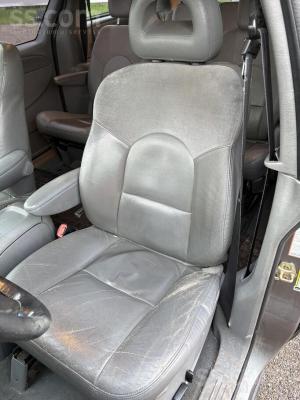 Grey Chrysler Voyager 2006 in Daugavpils, with an engine capacity of 2.80 L and mileage of 384 thousand km for 975 €, photo 20 on AUTOMOTO.COM.LV
