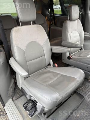 Grey Chrysler Voyager 2006 in Daugavpils, with an engine capacity of 2.80 L and mileage of 384 thousand km for 975 €, photo 25 on AUTOMOTO.COM.LV