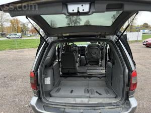 Grey Chrysler Voyager 2006 in Daugavpils, with an engine capacity of 2.80 L and mileage of 384 thousand km for 975 €, photo 29 on AUTOMOTO.COM.LV