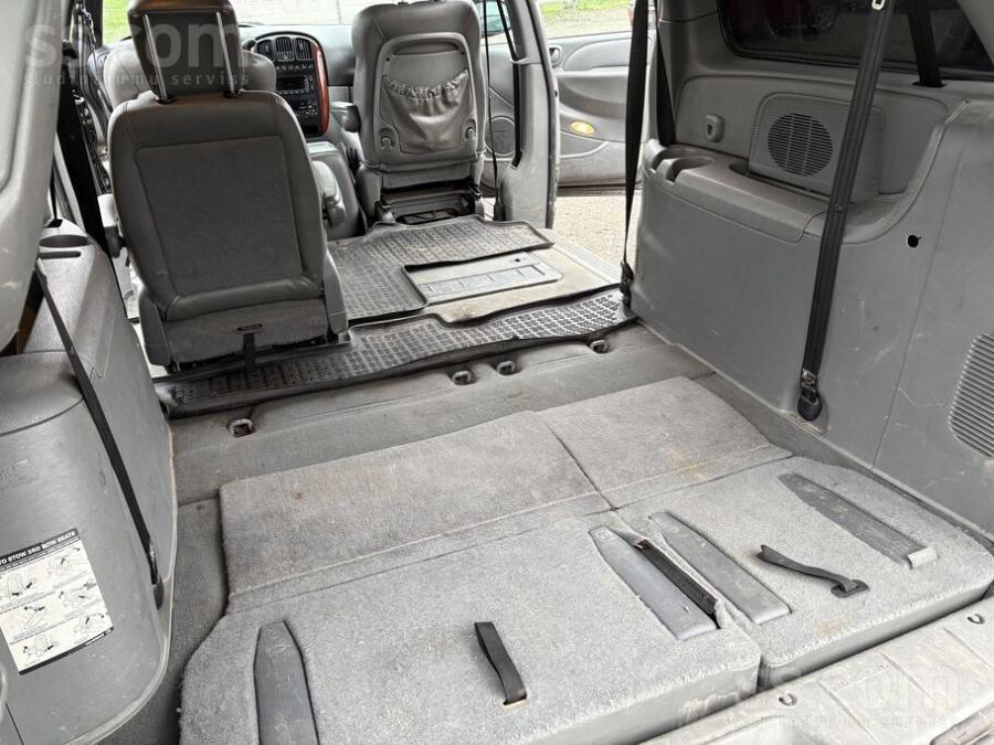 Grey Chrysler Voyager 2006 in Daugavpils, with an engine capacity of 2.80 L and mileage of 384 thousand km for 975 €, photo 30 on AUTOMOTO.COM.LV