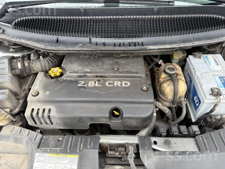 Grey Chrysler Voyager 2006 in Daugavpils, with an engine capacity of 2.80 L and mileage of 384 thousand km for 975 €, photo 32 on AUTOMOTO.COM.LV