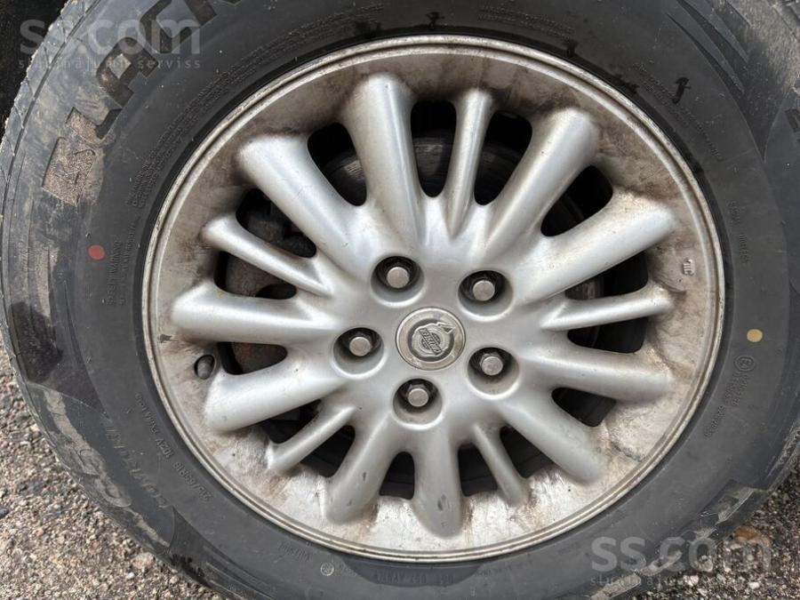 Grey Chrysler Voyager 2006 in Daugavpils, with an engine capacity of 2.80 L and mileage of 384 thousand km for 975 €, photo 34 on AUTOMOTO.COM.LV