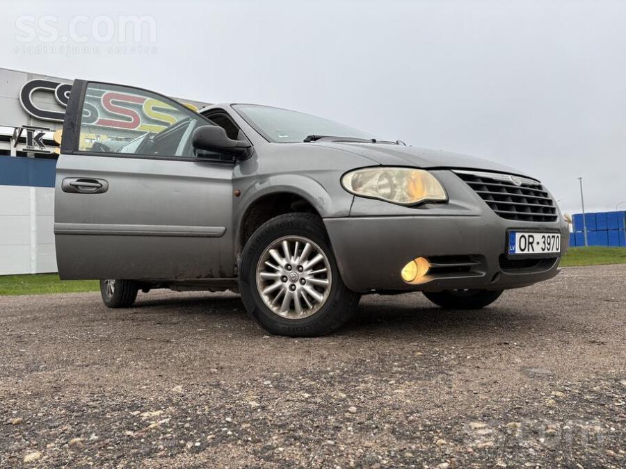 Grey Chrysler Voyager 2006 in Daugavpils, with an engine capacity of 2.80 L and mileage of 384 thousand km for 975 €, photo 36 on AUTOMOTO.COM.LV