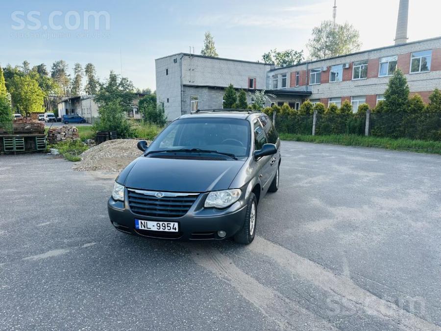 Pelēks Chrysler Voyager 2007 Valmiera, ar dzinēja tilpumu 2.50 L un nobraukumu 387 tūkst. km par 2150 €, foto 1 vietnē AUTOMOTO.COM.LV