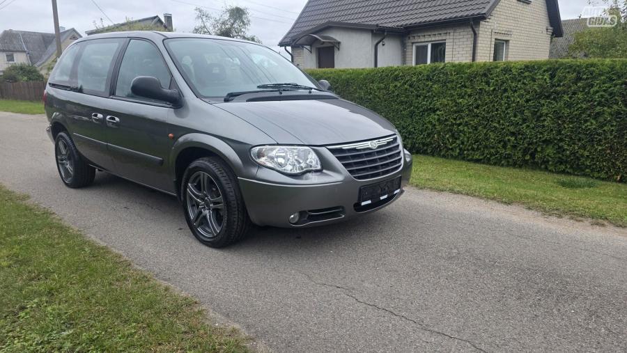 Grey Chrysler Voyager 2007 in Kaunas, with an engine capacity of 3.30 L and mileage of 311 thousand km for 2700 €, photo 4 on AUTOMOTO.COM.LV