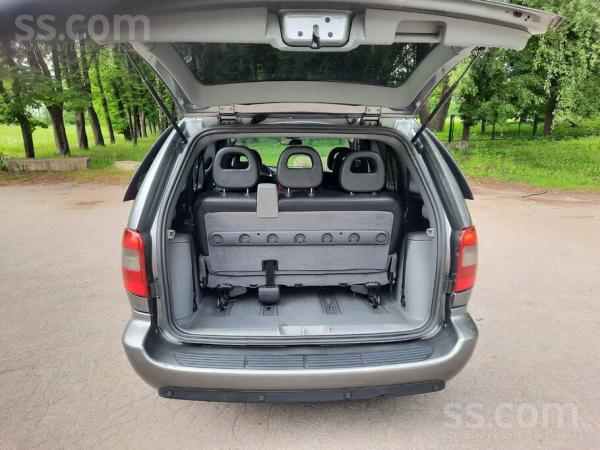 Pelēks Chrysler Voyager 2007 Rīga, ar dzinēja tilpumu 2.80 L un nobraukumu 0 tūkst. km par 2890 €, foto 5 vietnē AUTOMOTO.COM.LV