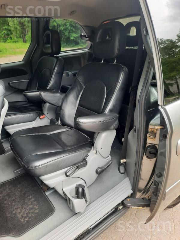 Pelēks Chrysler Voyager 2007 Rīga, ar dzinēja tilpumu 2.80 L un nobraukumu 0 tūkst. km par 2890 €, foto 6 vietnē AUTOMOTO.COM.LV