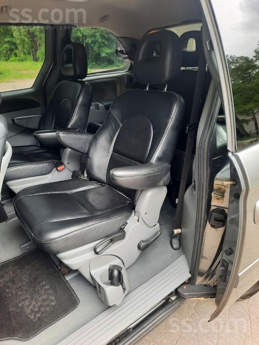 Pelēks Chrysler Voyager 2007 Rīga, ar dzinēja tilpumu 2.80 L un nobraukumu 0 tūkst. km par 2890 €, foto 7 vietnē AUTOMOTO.COM.LV