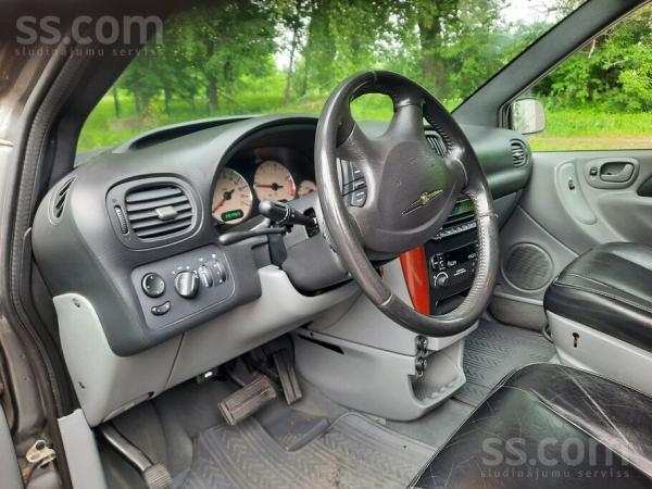Pelēks Chrysler Voyager 2007 Rīga, ar dzinēja tilpumu 2.80 L un nobraukumu 0 tūkst. km par 2890 €, foto 10 vietnē AUTOMOTO.COM.LV