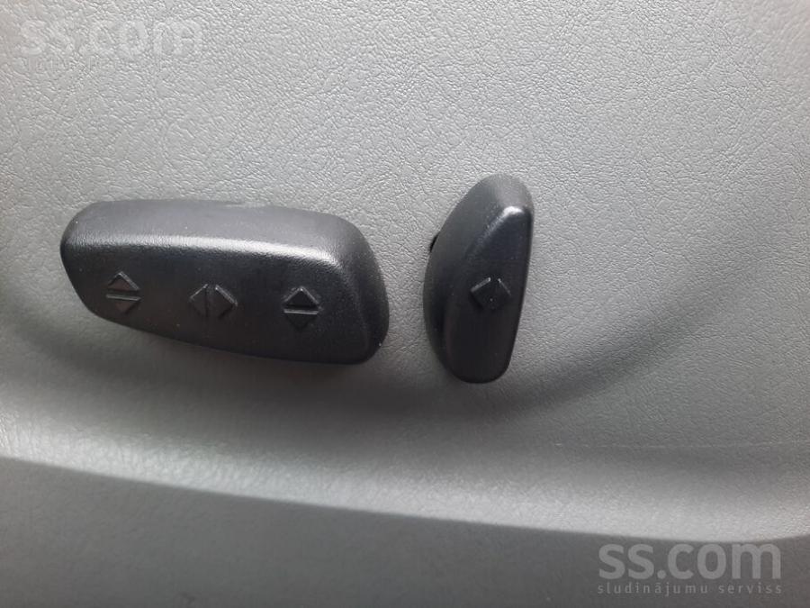 Pelēks Chrysler Voyager 2007 Rīga, ar dzinēja tilpumu 2.80 L un nobraukumu 0 tūkst. km par 2890 €, foto 18 vietnē AUTOMOTO.COM.LV